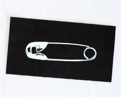 Safety Pin Patch 58 Koleksi Gambar