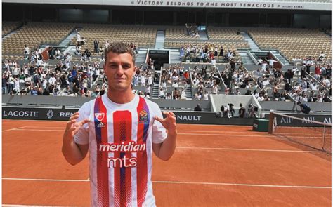 Foto Na Rolan Garos Došao U Dresu Crvene Zvezde Francuski Fudbaler I Trener Oduševio Potezom