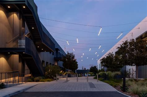 Volta Linear Indoor And Outdoor Suspended Metal Catenary Light