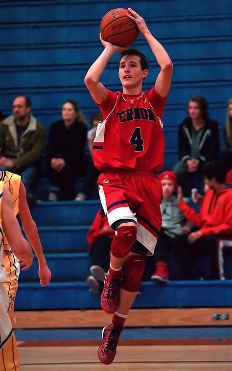 무료 이미지 스포츠 남성 점프하는 동작 선장 체육관 경쟁 캐나다 사람 육상 경기 선수 승리 고등학교 농구 선수 점프 샷 팀 리더 농구 움직임