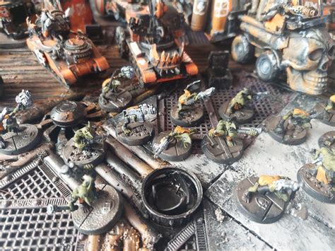 Slaanesh Knight Kitbash A Close Up Of The Bodies On The Shoulder And Back Of The Throne Candc