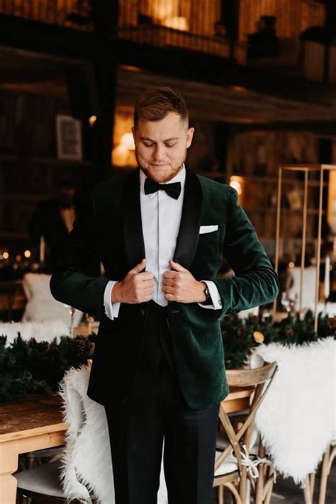 El Terciopelo Es Una Estupenda Opción Para El Traje De Ceremonia Del Novio En Una Boda De