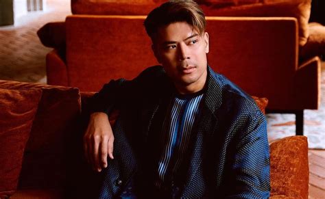 Awal Ashaari Bidas Siapa Bukan Macam Akak Duduk Negara Luar Tak