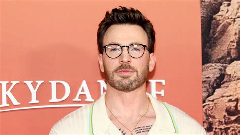 Chris Evans Shuts Down Claims He Signed A Bomb In Resurfaced Photo