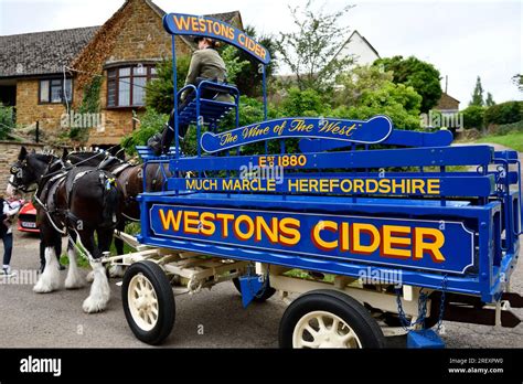Hook Norton Brewery Oxfordshire Uk 30th July 2023 Returning To The