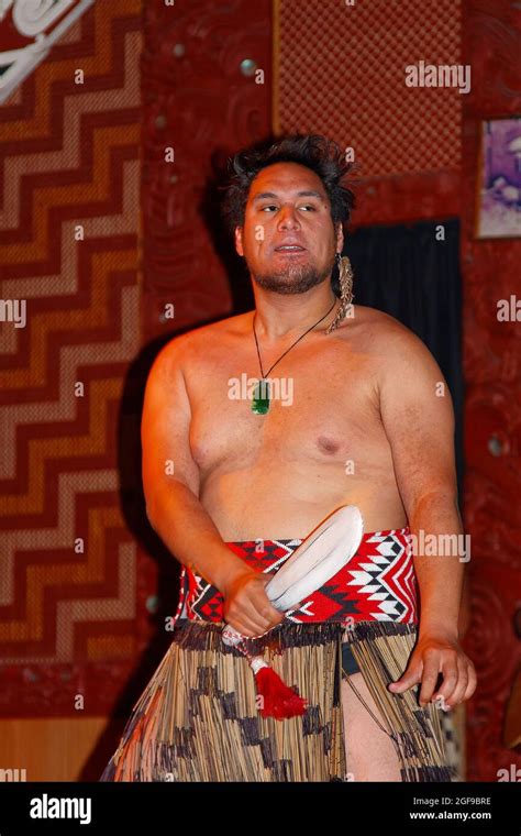 Maori Show Male Entertainer Native Dress Movement Long Feather