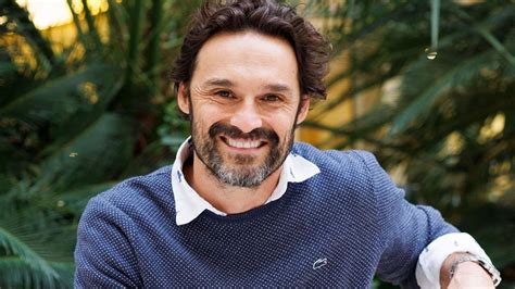 Iván Sánchez Beso De Película Con Su Novia Irene Esser