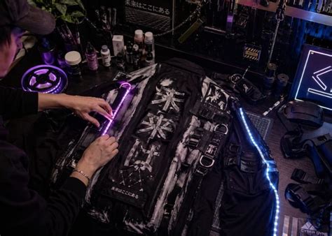 Cyberpunk Fashion Guide How To Make A Futuristic Street Hacker Outfit