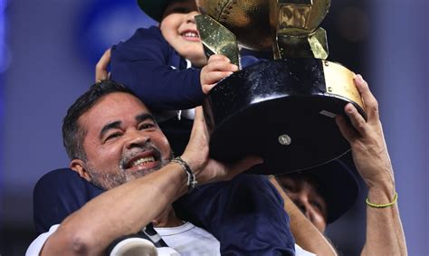 Ozzie Guillén Regresa Al Estadio De Los Marlins De Miami Y Hace