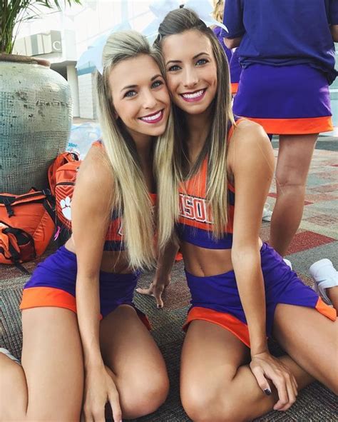 Foto Beautiful Clemson Cheerleaders