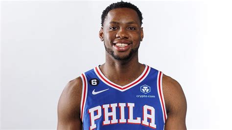 Former Philadelphia 76ers Big Man Signs With Spurs