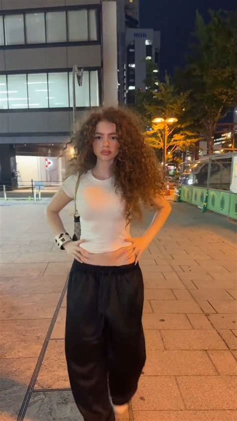 Demitra Kalogeras Sister Outfits Cute Everyday Outfits Pretty Celebrities