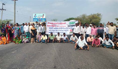 Farmers Stage Rasta Roko Oppose Acquisition Of Land For Nh 63