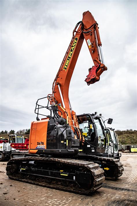 Hitachi Zx225us Excavator Hire Tru Plant
