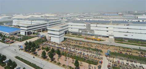 Apple Its All Hands On Deck At The Worlds Largest Iphone Factory