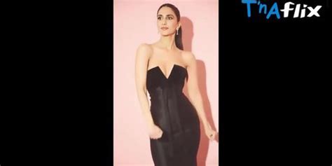 Vaani Kapoor Breasts Scene In Vaani Kapoor Back Stage Fun At Femina Beautiful Indian Award