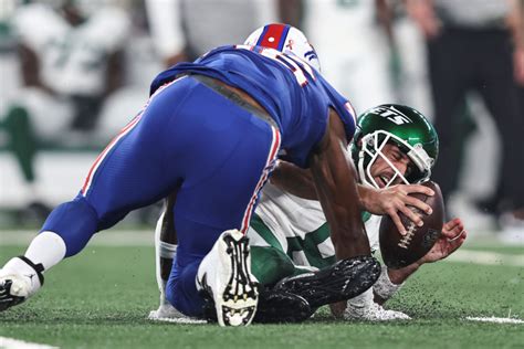 New Nflpa Leader Pushes For Switch From Turf To Grass After Aaron