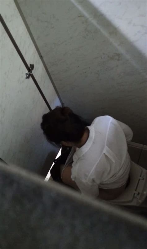 Korean Girl Pee Voyeur Video 2 日本語で