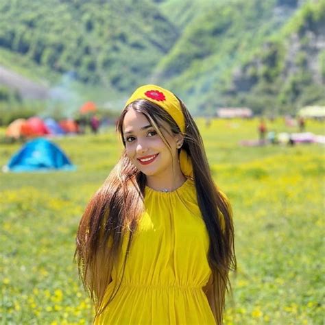 💫sarina💫 Sarinaa Kiani • Threads Say More