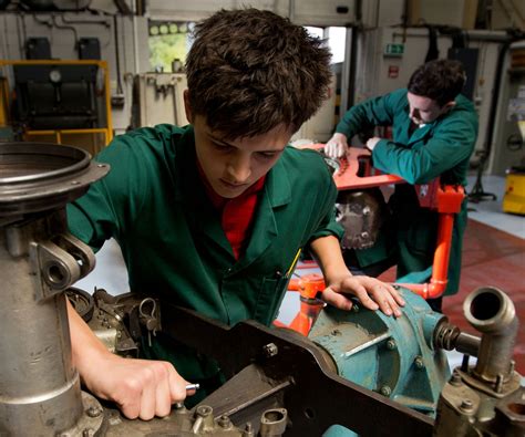 Caerdav Launches 2021 Aviation Engineering Apprenticeships Pilot Career News Pilot Career News