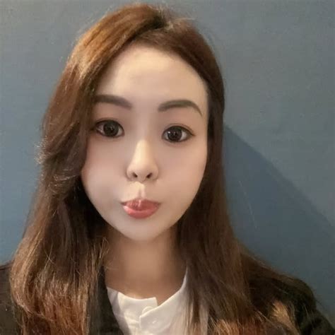 你好可愛哦 而且很會穿衣服耶 好看