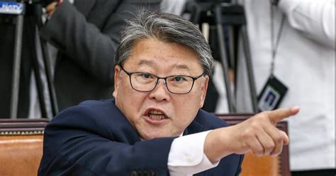 야 너 뭐라고 했어” ‘조국 호칭 신경전에 고성·막말 오간 행안위 민중의소리