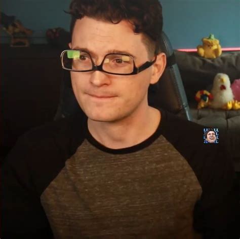 Clare Adlı Kullanıcının Bryan Dechart Panosundaki Pin