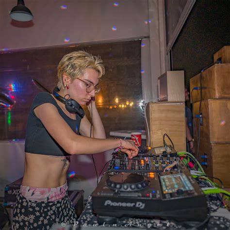 Hannahluyah · Artist Profile