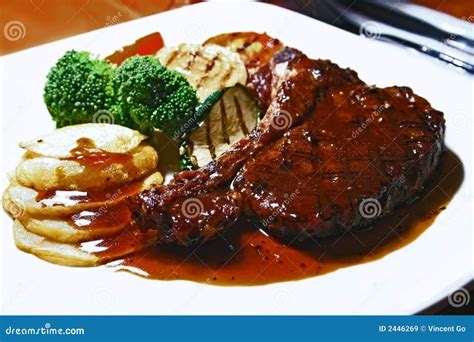 Bife De T Bone Imagem De Stock Imagem De Delicioso Alimento 2446269