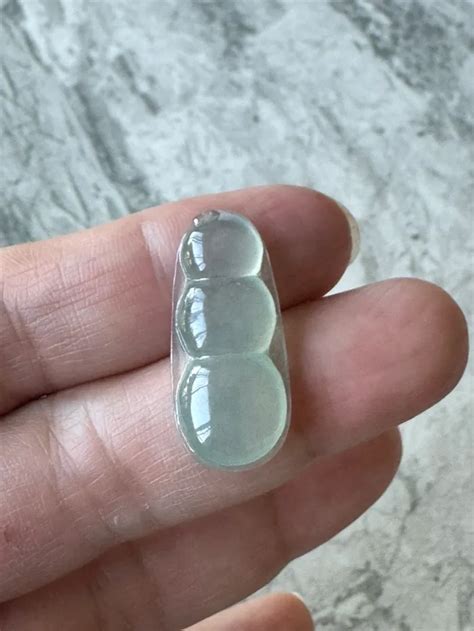 Translucent Burmese Jade Pea Pod Carving