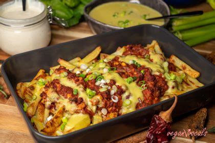 Patatas Fritas Con Chili Y Queso Vegano