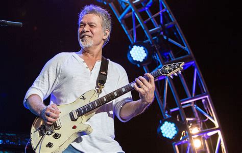 Slash Kirk Hammett And Tom Morello Perform Eddie Van Halen Tribute At