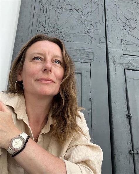 Sarah Hutt — Iota24