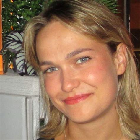 Amanda Bennett About The Author