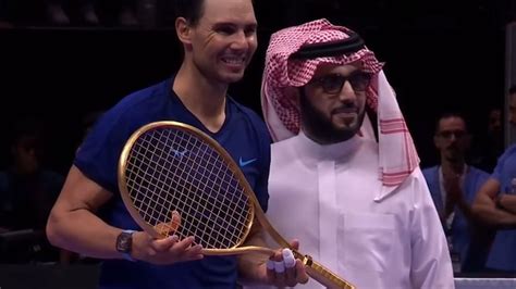沙特土豪送纳达尔退役 小礼物”：黄金网球拍！辛纳夺冠获600万美金腾讯视频