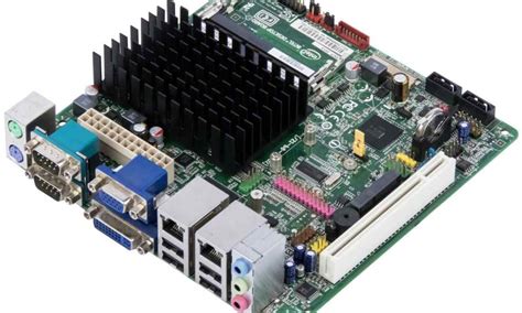Intel Atom запустили на материнці Asus з розємом Socket 7 — УкроСМИ
