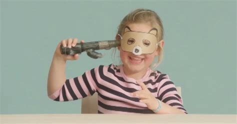 Polémica Por Una Campaña Contra La Prostitución Infantil Que Muestra A Niñas Mientras Juegan Con