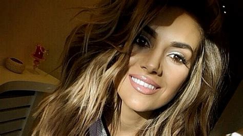 Kompozitori I Njohur Zbulon Surprizën A është Kjo Kënga E Re E Elvana Gjatës Revista Who