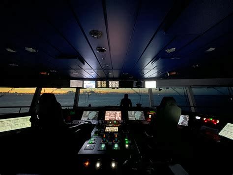 계기판 교통 기술 길 찾기 다리 디지털 디스플레이 명령 데크 모니터 바다 바다 경치 바다 선박 바다 여행 바다 일출 바다의 밤에서 낮으로의 전환