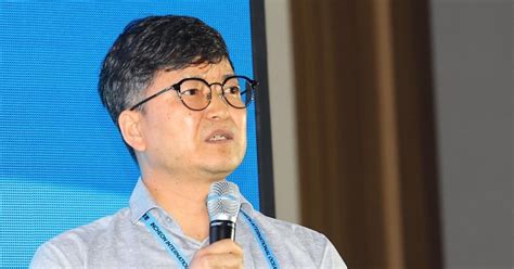 발언하는 이정희 인천대 교수