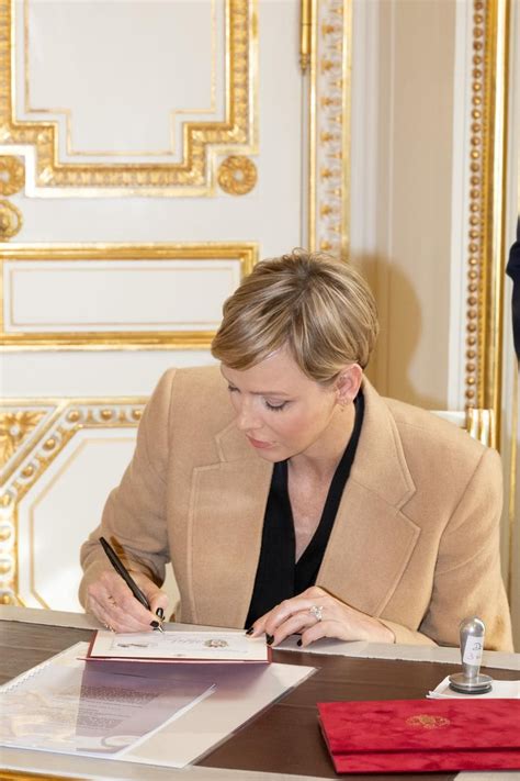 Charlène De Mónaco Tiene El Traje Sastre De Invierno Perfecto De Chloé De Cashmere Y Del Color