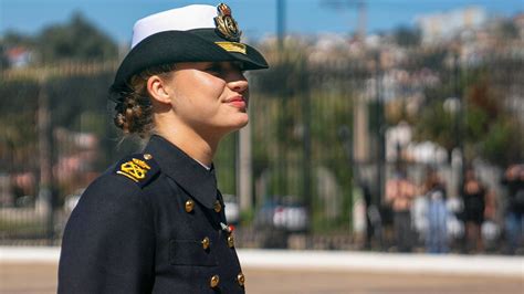 Photos Reveal Princess Leonors Body Language In Chile