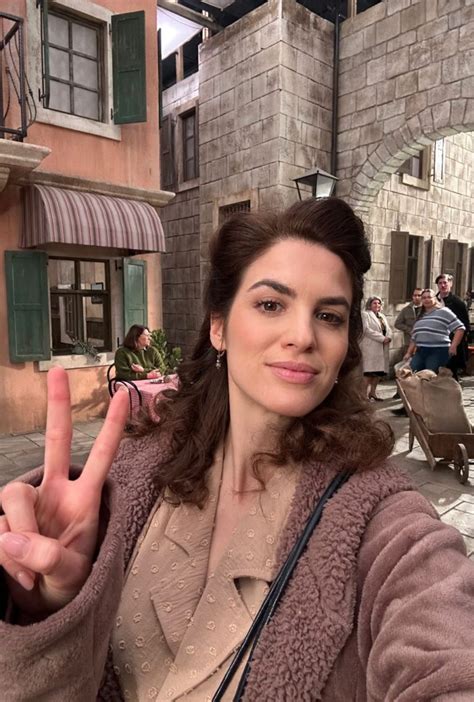 Arija Rizvić Podijelila Trenutak Sa Seta Divljih Pčela Teodora Vukas