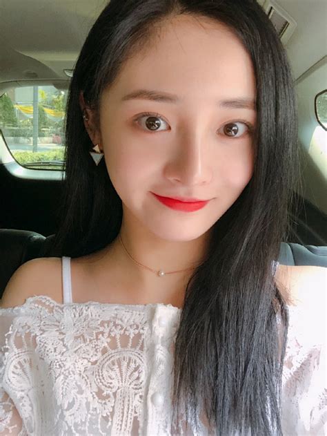 周洁琼可爱性感自拍照图片