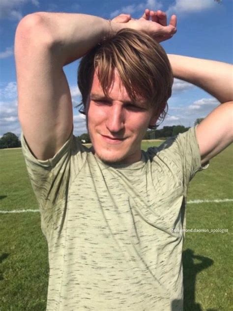 Pin En Ewan Mitchell