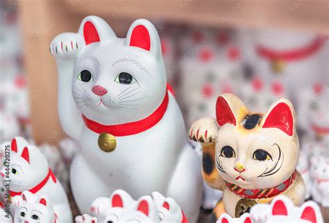 Traditional Maneki Neko
