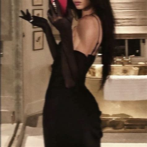 Pin By Belle On Olive Young Singer Oc Feminine Feminine Aesthetic Dark Feminine Aesthetic