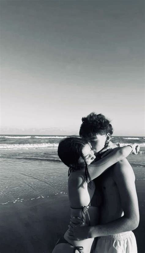Couples At The Beach Black And White Photos Beach Photoshoot Couple