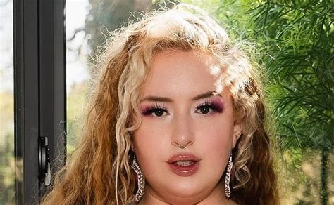 Gwen Adora Biography Wiki Age Height Career Photos And More