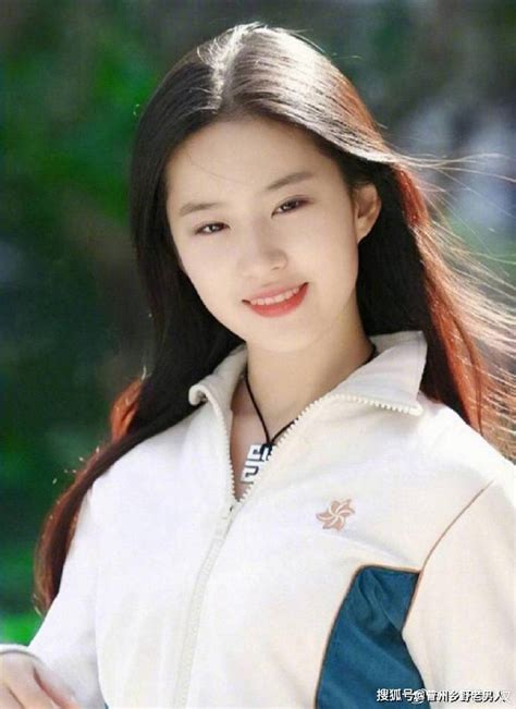 刘亦菲17岁跑步旧照，像仙女一样连发丝都是美的 搜狐大视野 搜狐新闻